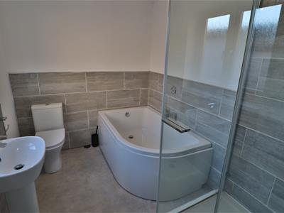 Thelwall Lane, Latchford, Warrington £950 p.c.m. To Let